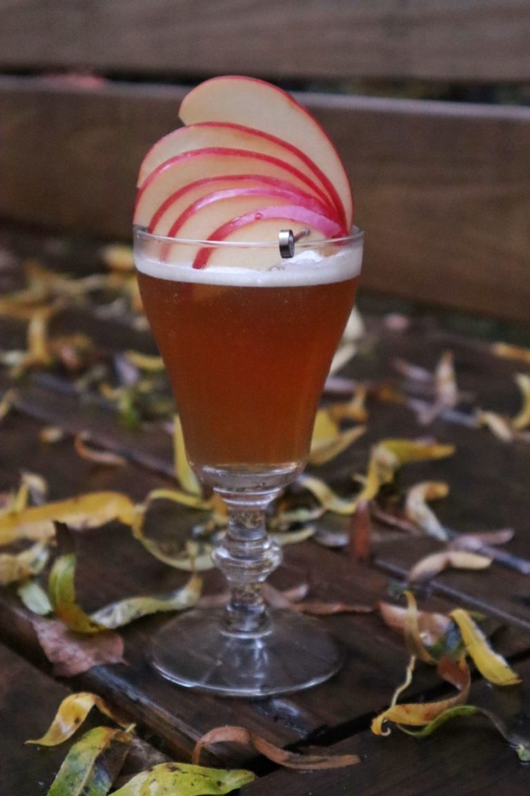 5 Delicious & Complex CBD-Infused Cocktail Recipes - Big Sky Botanicals